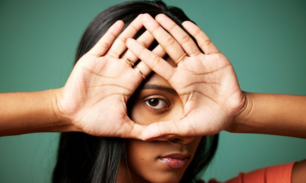 Why Do I See Horizontal Lines In My Vision? - Pure Optical